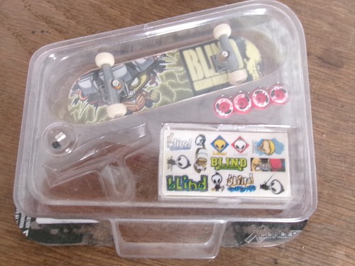 Tech Deck Finger Skateboard Fingerboard Blind Gershon Mosley 42069247 ...