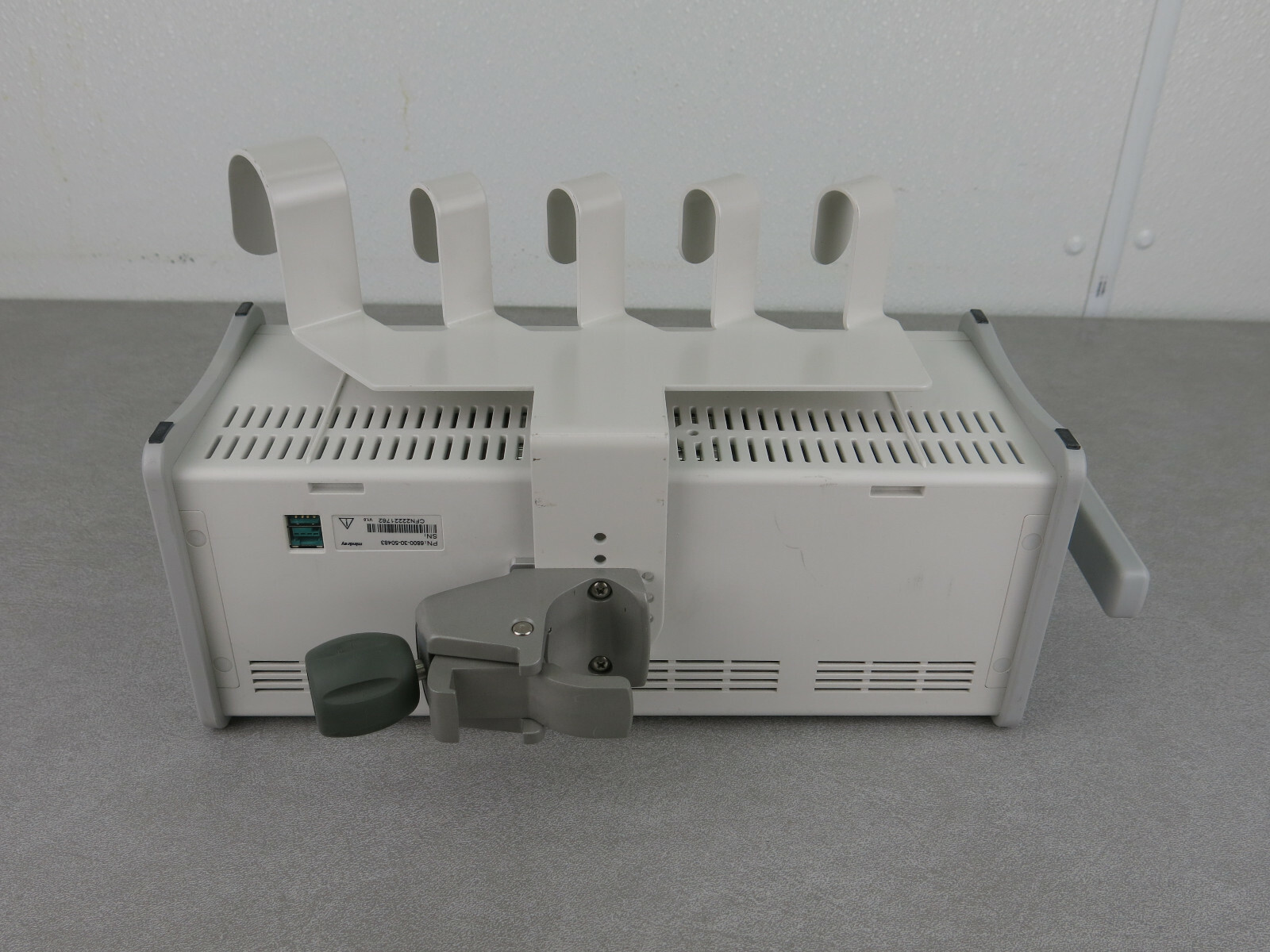 Mindray BeneView SMR Module Rack 6800-30-50483 & Pole Clamp | eBay