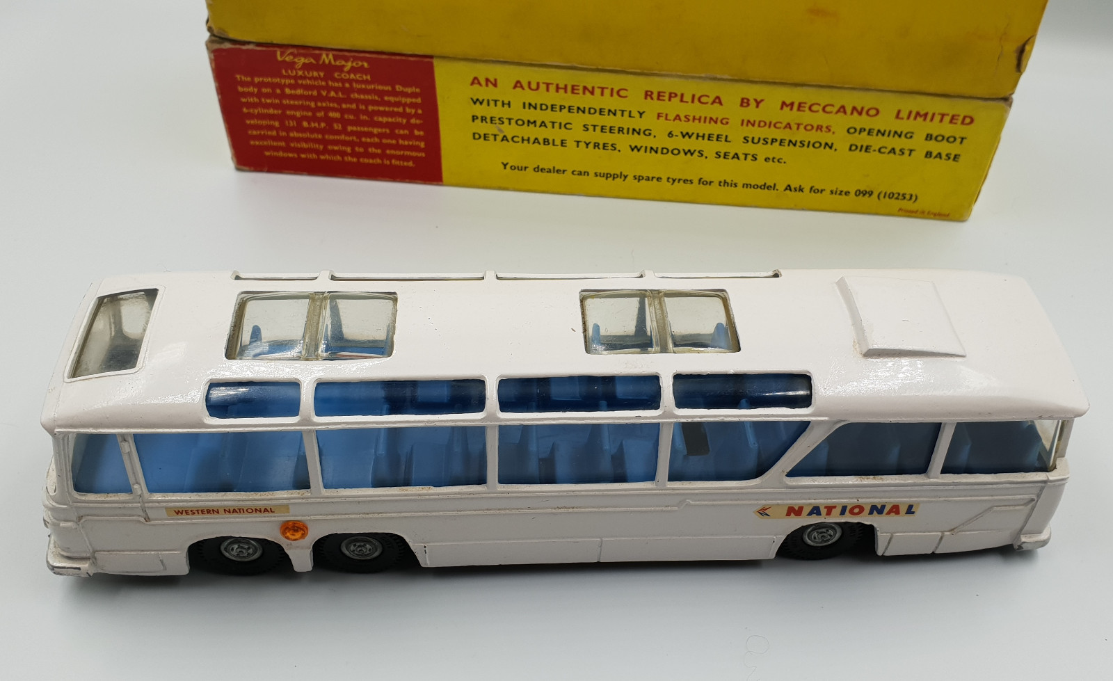 VEHICLES: DINKY 952 VEGA MAJOR LUXURY COACH 'AUTHENTIC REPLICA' BY ...