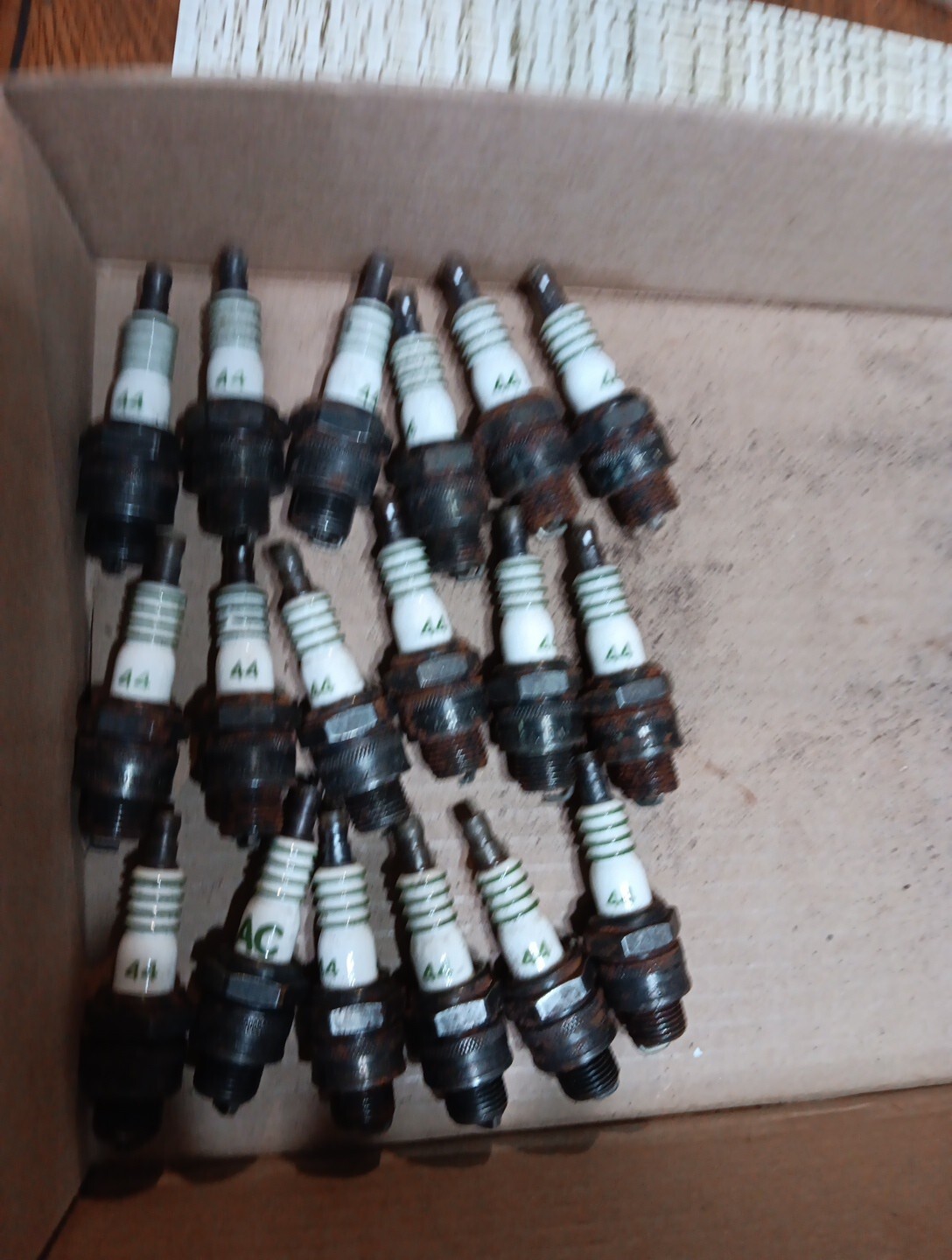 18 AC GM #44 SPARK PLUGS No Box 4 Green Rings. New But Have Rust | eBay