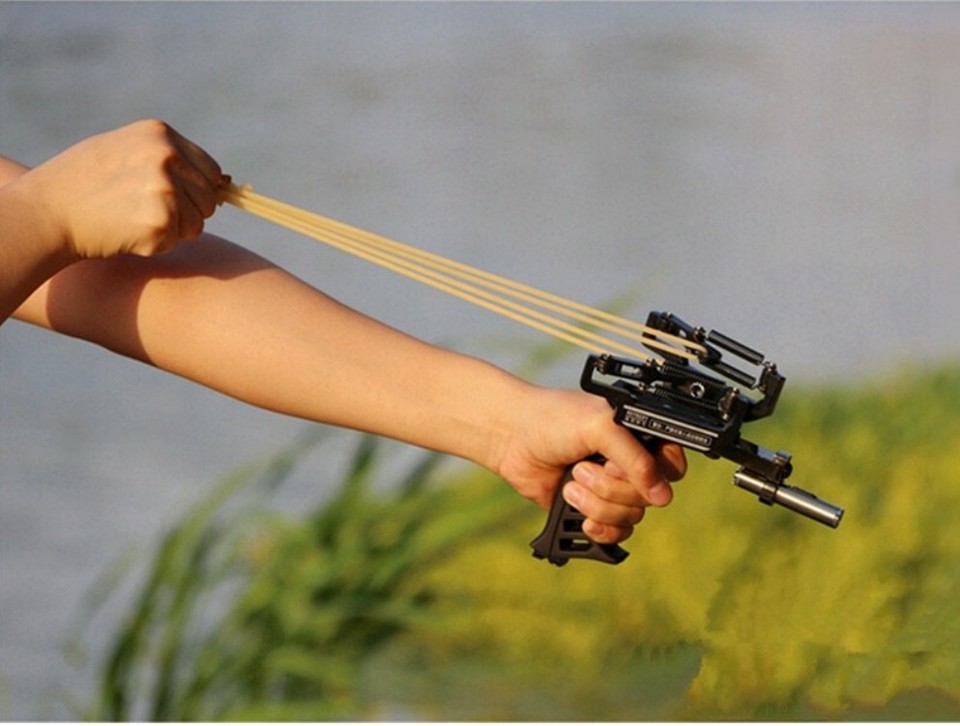 Pro Powerful Slingshot Wrist Rocket Slingshot with Laser Sight Hunting ...