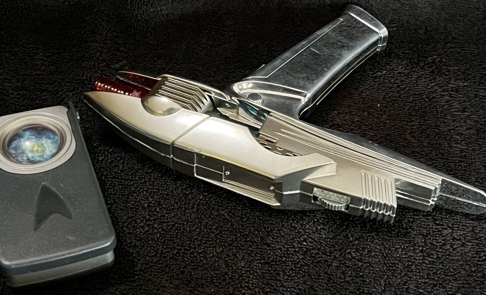 2009 PHASER & COMMUNICATOR • WORKING • STAR TREK THE KELVIN TIMELINE ...