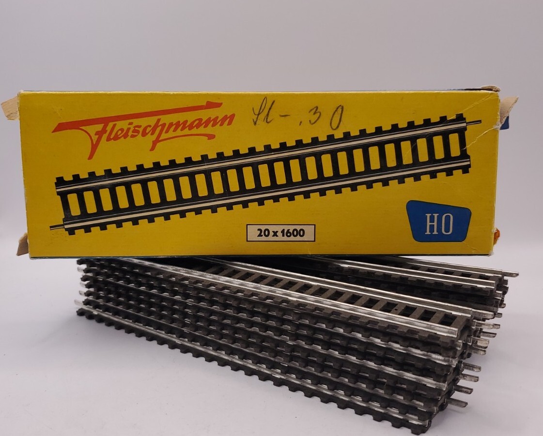 Vintage FLEISCHMANN HO TRAIN STRAIGHT ROAD BED TRACK in Original Box ...