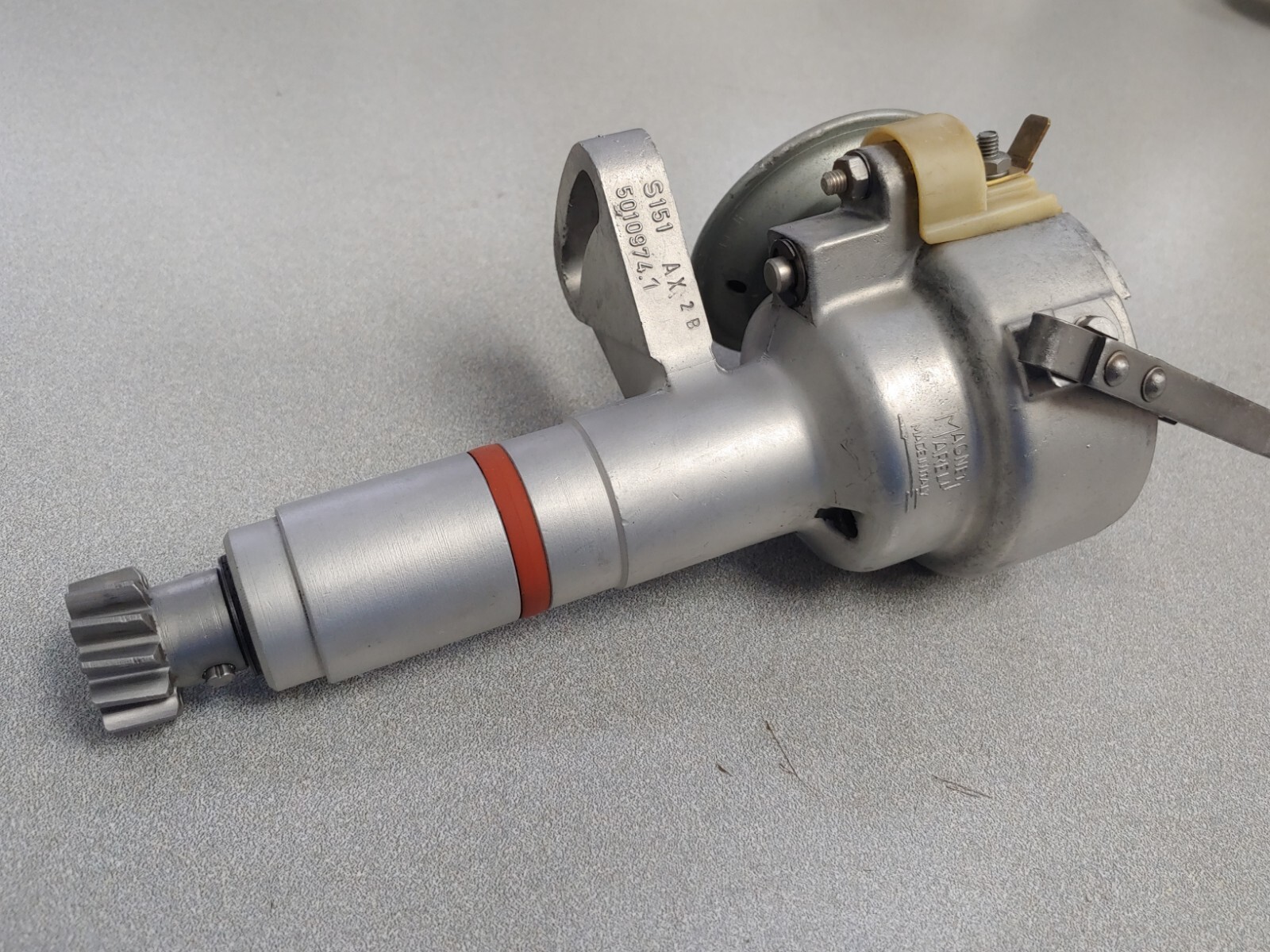 NICE USED ORIGINAL MAGNETTI MARELLI PORSCHE 911 IGNITION DISTRIBUTOR 2/ ...