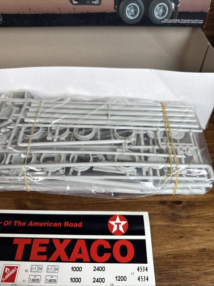 Sealed AMT Ertl Fruehauf Texaco Tanker Trailer 1:25 scale Model Kit ...