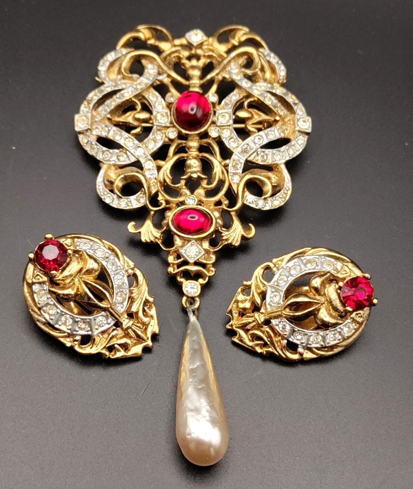 B&W Butler & Wilson Sphinx Regal Brooch & Earrings - Gem