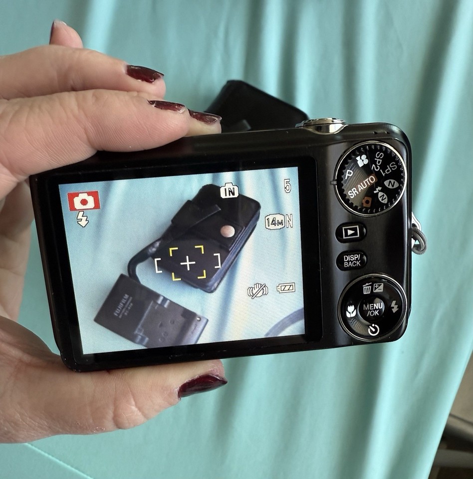 Fujifilm FinePix JX Series JX250 14.0MP Digital Camera - Black (JX250 ...