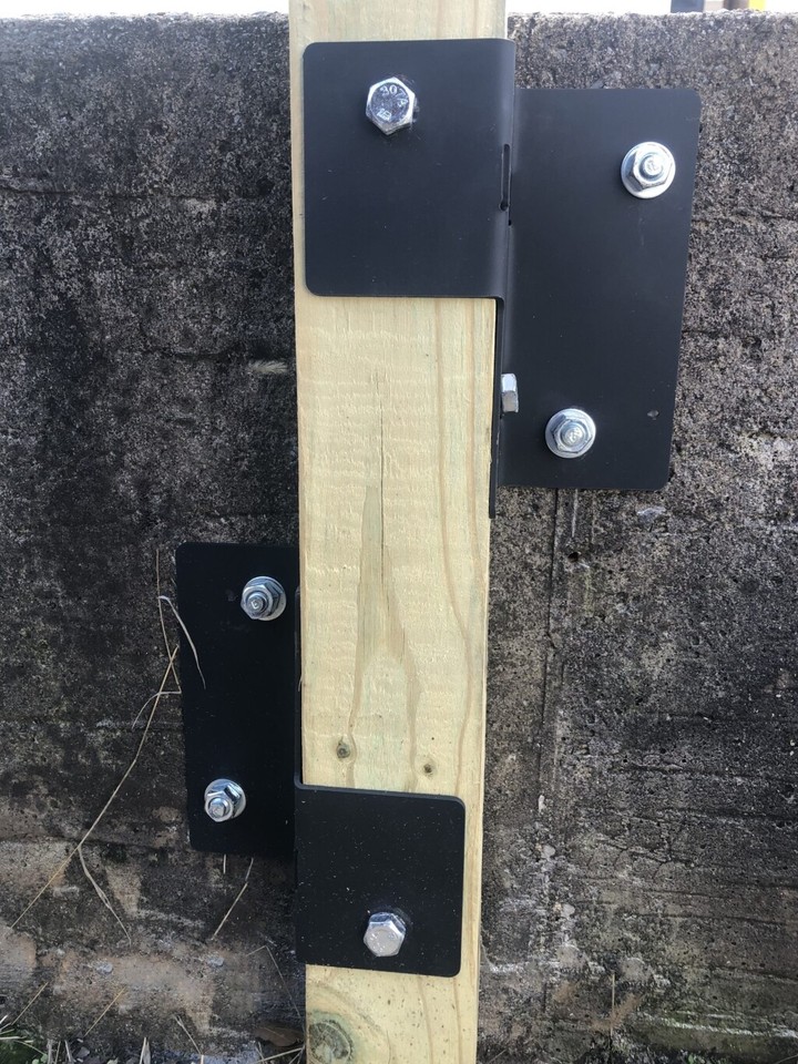 PostHugger™ 2Pc Wall Hugger™ Rail/Post/Fence Mount Brackets For 4x4 or ...