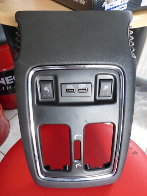 Jeep Grand Cherokee WK2 Mittel verkleidung hinten mit 68145567AA USB ...