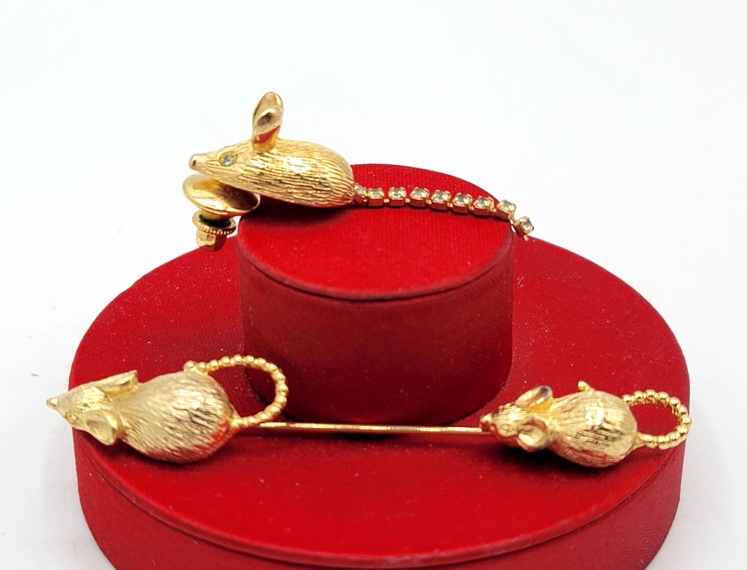 Vtg Lot of 2 Mouse Pins Pinback Jabot Stickpin Animal Pin Rodent Theme ...