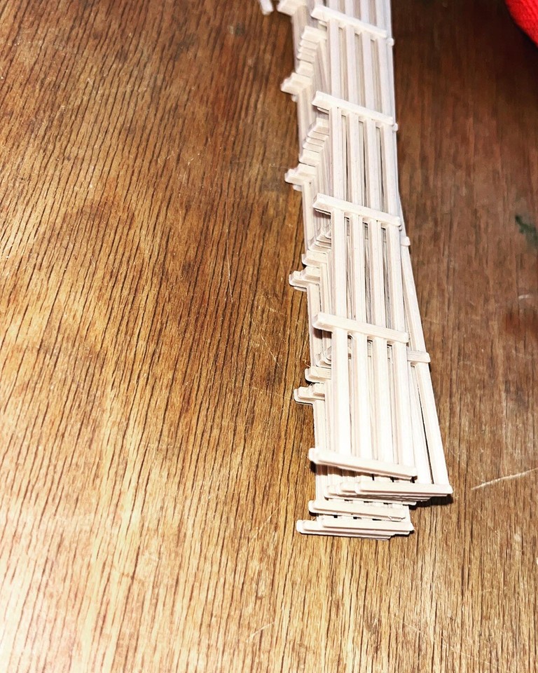 40 Pack Real Wood OO/HO Gauge Fencing &8 Gates - Model Railway Scenery ...