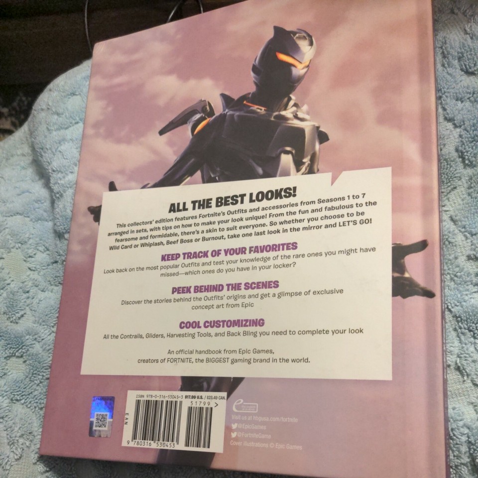 FORTNITE Official Outfits Skins Collectors' Edition Hardcover Battle ...
