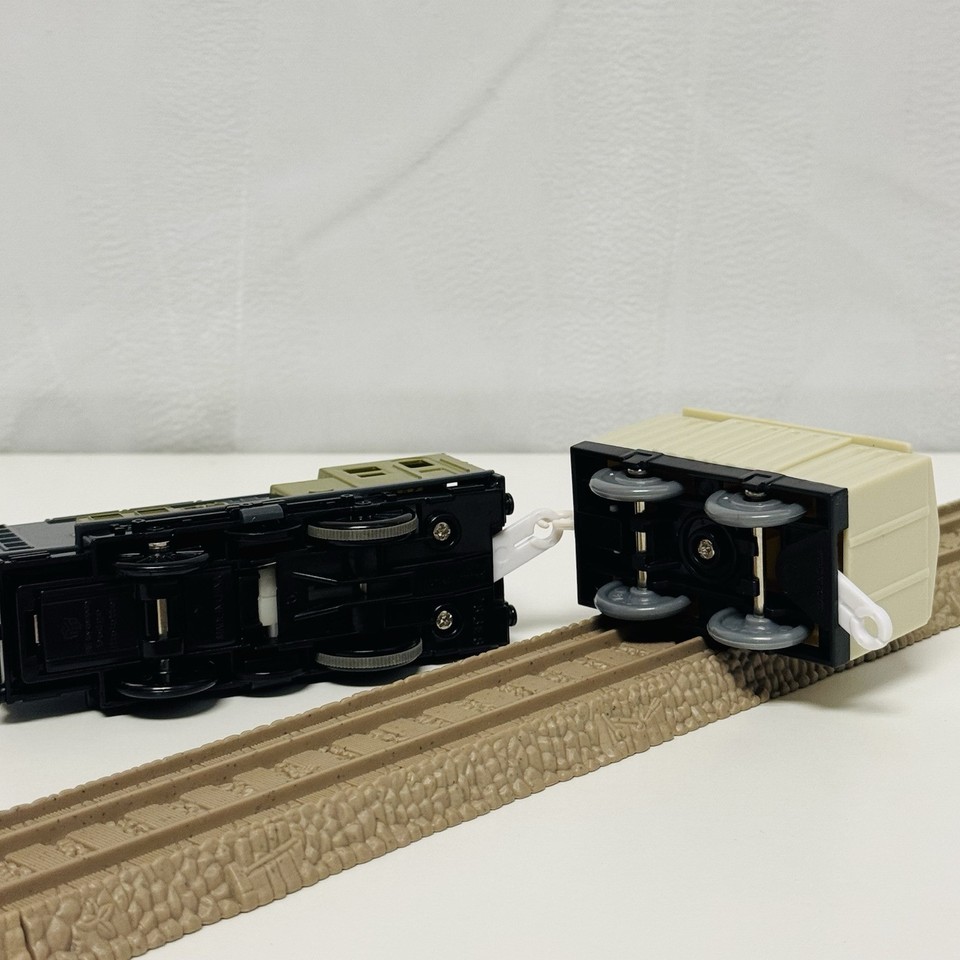 Thomas & Friends - TOMY/ TRACKMASTER - DODGE & CARGO VAN HIT TOYS ...