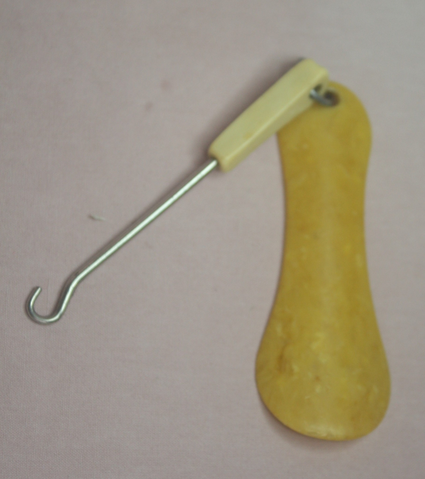 COLLECTIBLE VINTAGE BAKE LITE SHOE/ BOOT BUTTON HOOK … - Gem