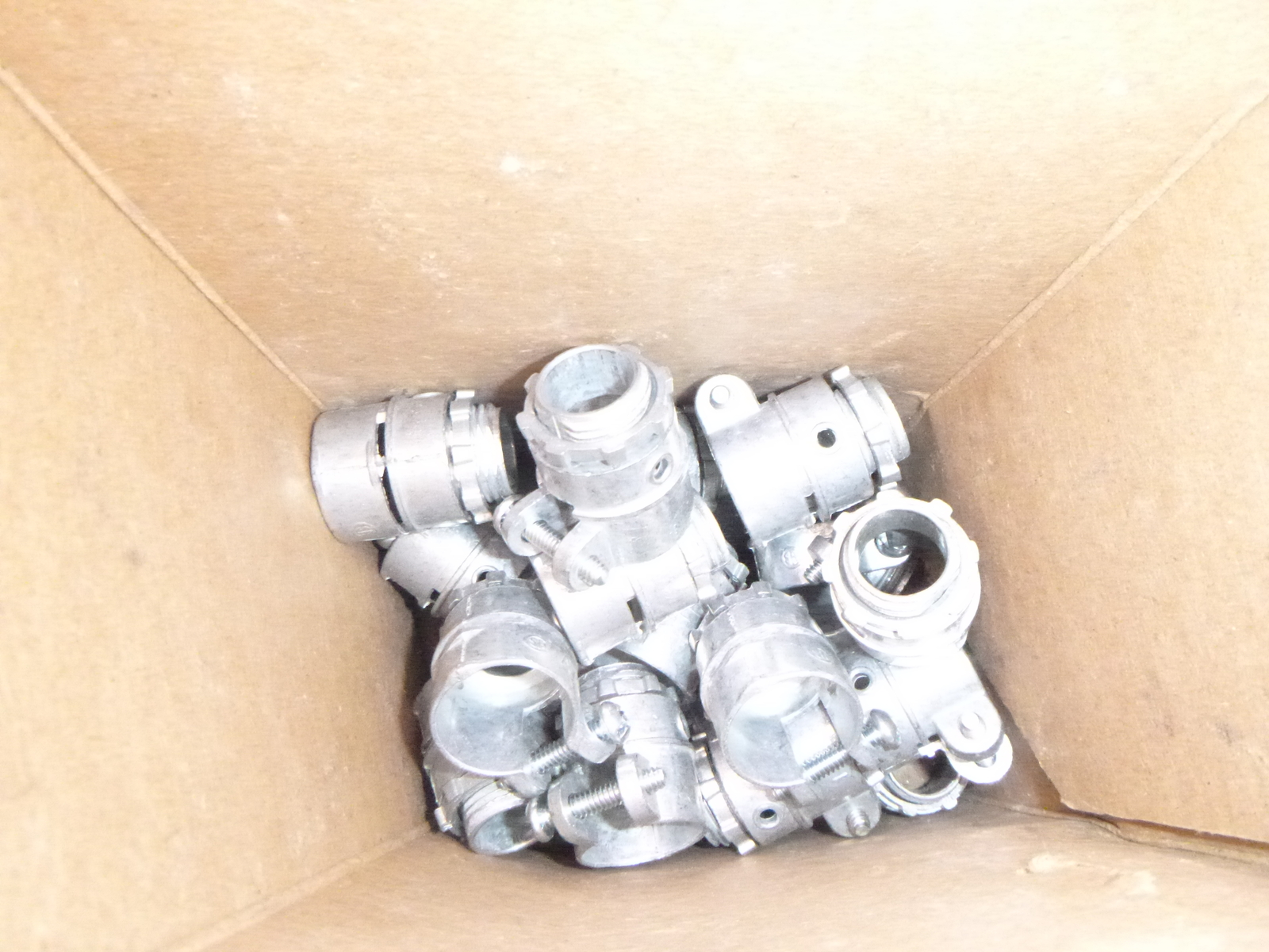 25+Arlington+L421+1%2F2%22+Die+Cast+Squeeze+Connector+for+Flex+AC+%26 ...