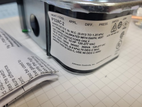 Johnson Controls P32AC-2C Penn Sensitive Differential Pressure Switch ...