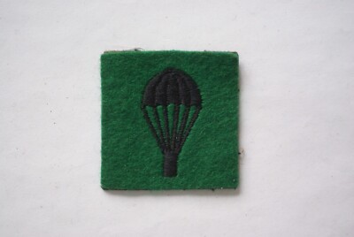 British Army non operationally deployed parachute badge, black on green ...