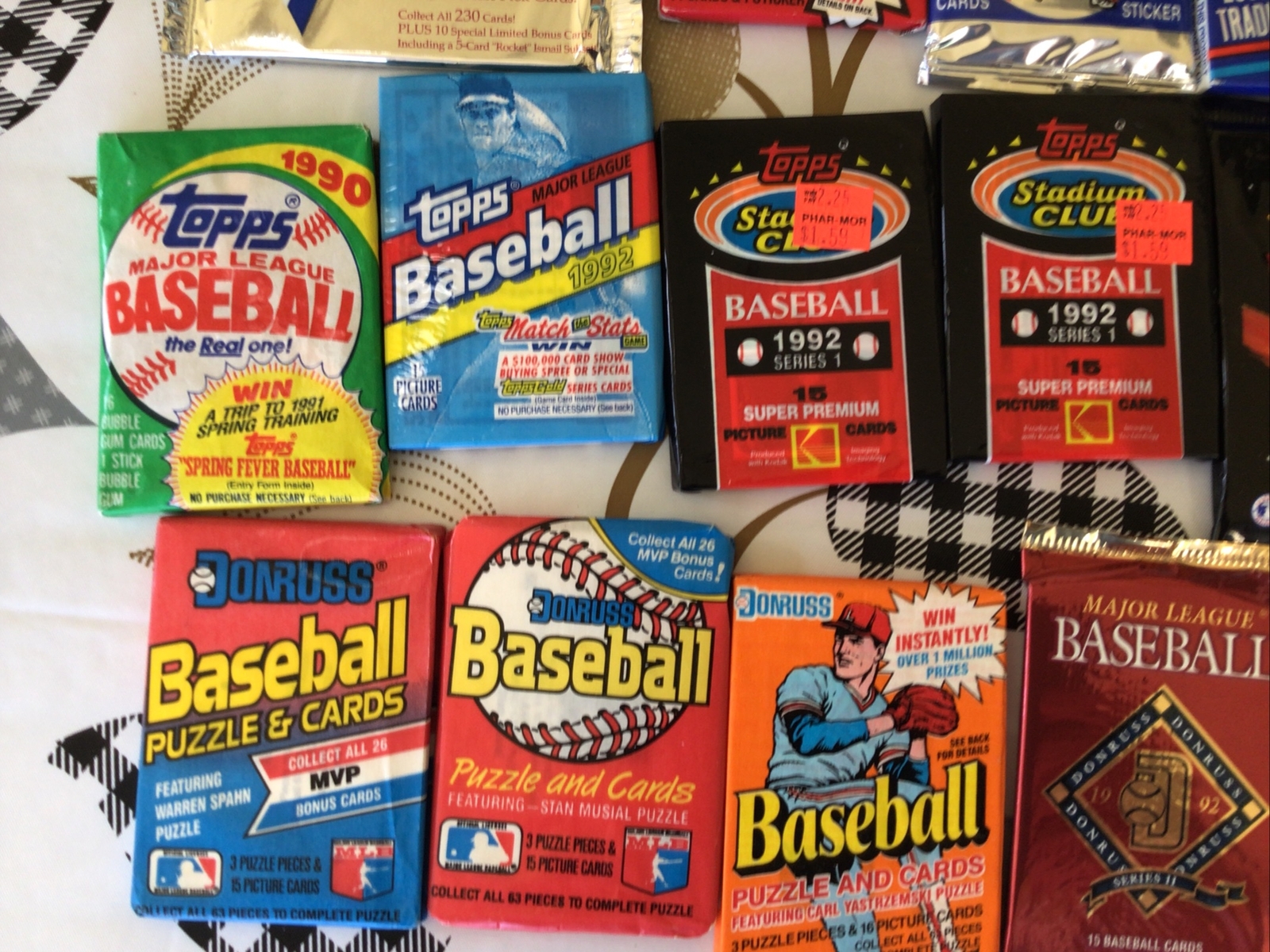 HUGE LOT OF VINTAGE UNOPENED BASEBALL CARD PACKS,Rack packs,cello 300 ...