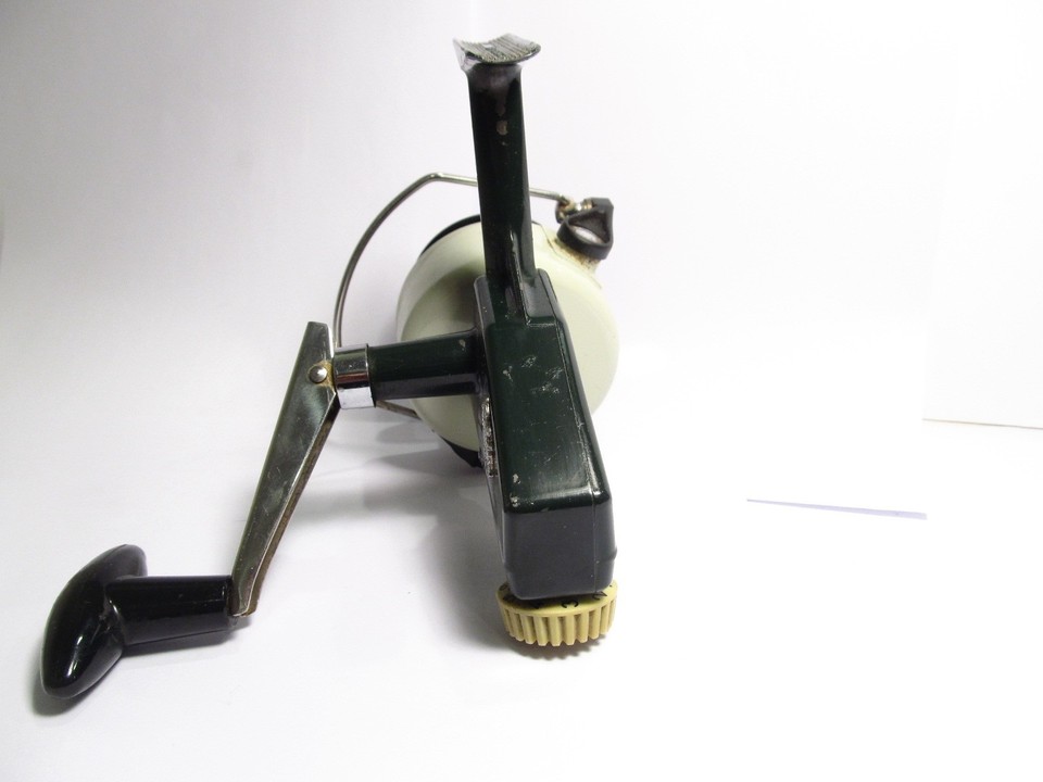 ~ Two Vintage Spinning Reels..Penn 712 Greenie and Zebco Cardinal 6 SW ...