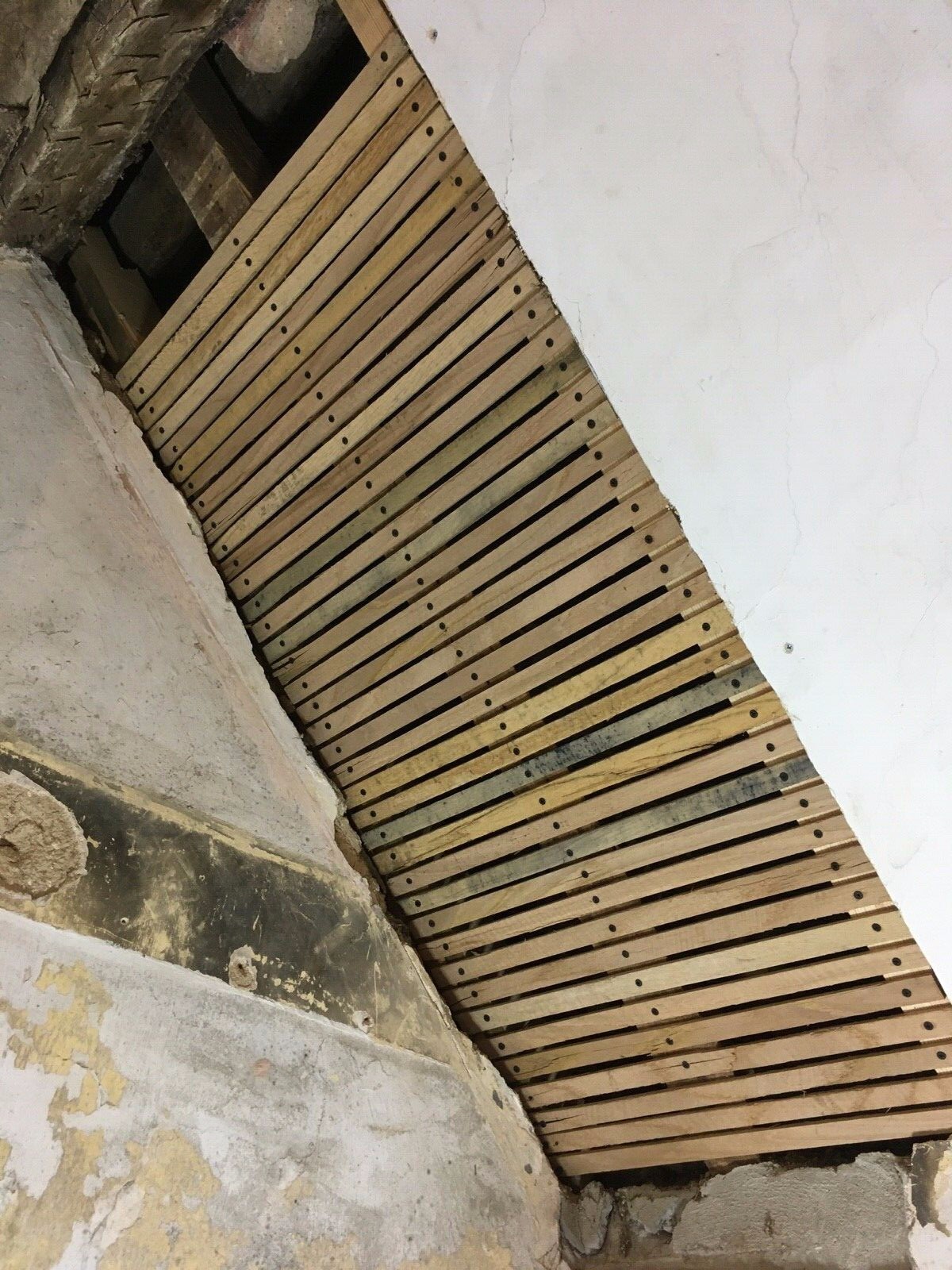 Sawn Oak Lath for traditional & conservation Lime plaster & rendering ...