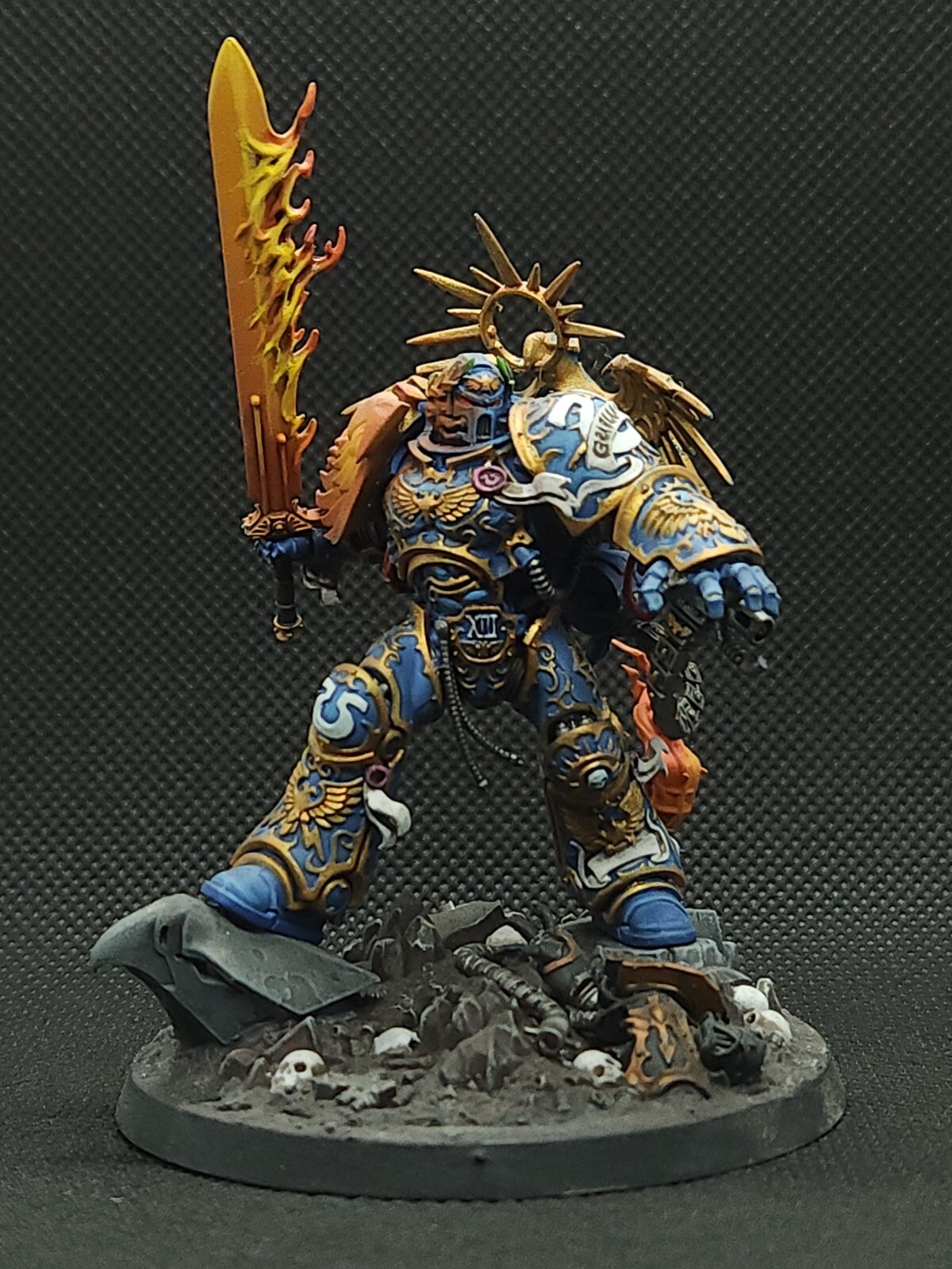 Games Workshop Warhammer 40k: Space Marines - Roboute Guilliman Mini ...