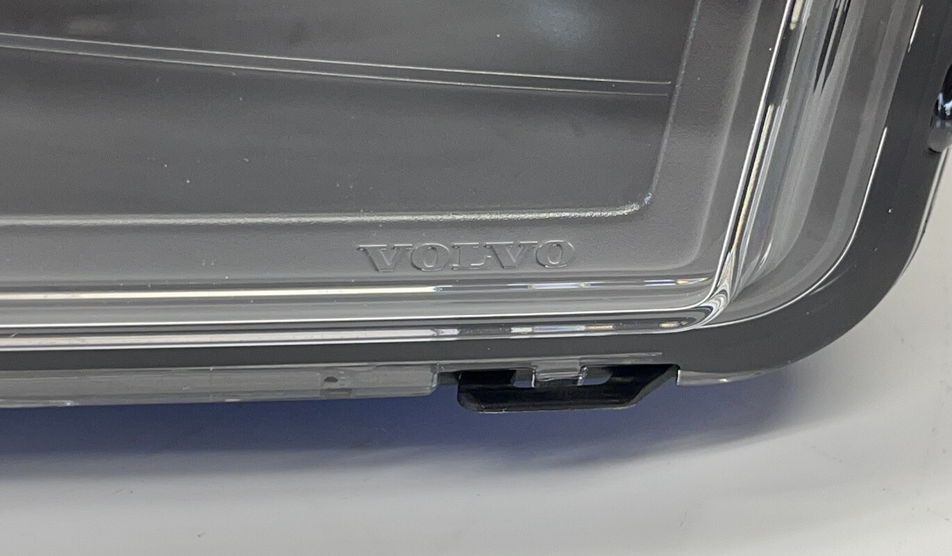 2022 VOLVO VNL860 D13 FRONT LEFT DRIVER SIDE FOG LIGHT LED LAMP ...