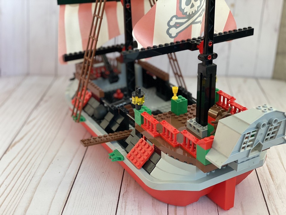Lego 7075 Pirates Captain Redbeard's Pirate Ship w/ Minifigs & Manual ...