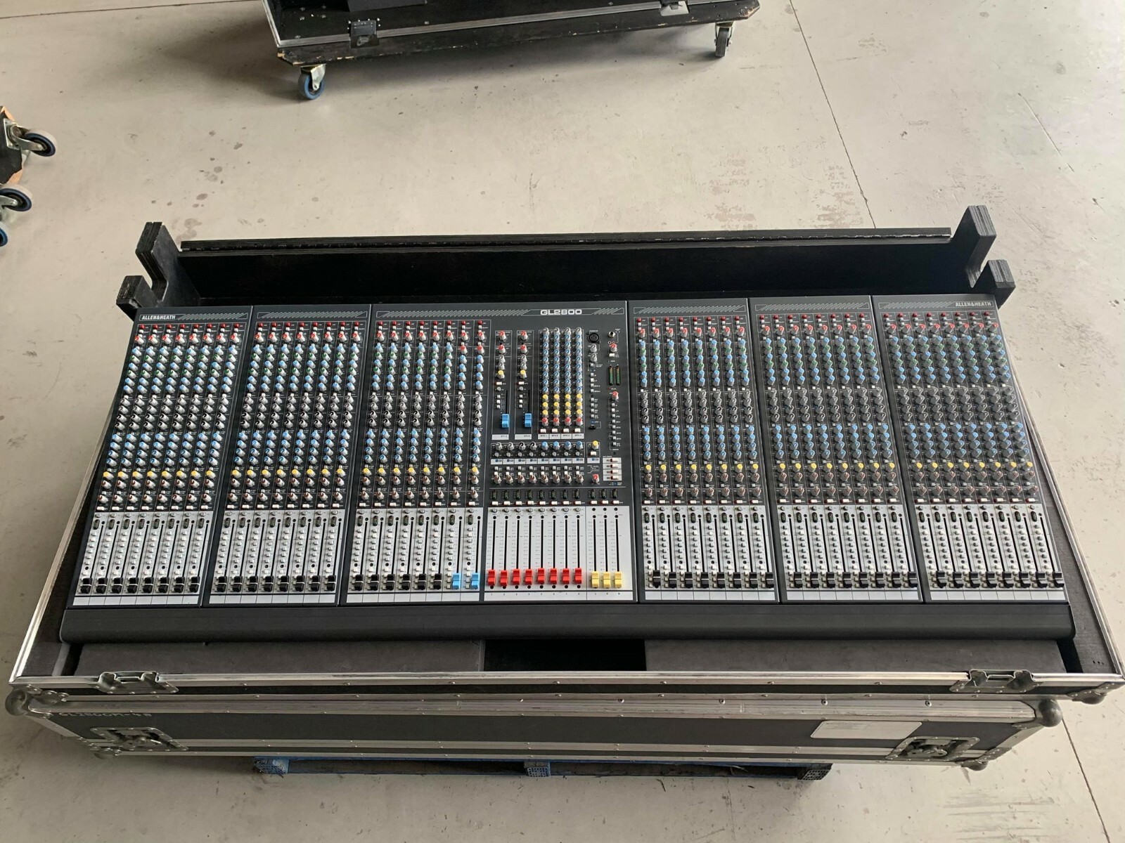 Allen & Heath GL2800 48 Channel Mixing Console Inc Touring Roadcase | eBay