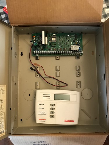 First Alert FA168 panel with enclosure & FA270 Keypad, reduced to sell ...