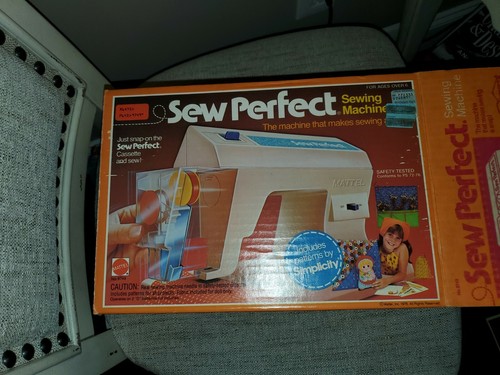 Vintage Mattel Sew Perfect Sewing Machine Toy Original Box 9749 | eBay