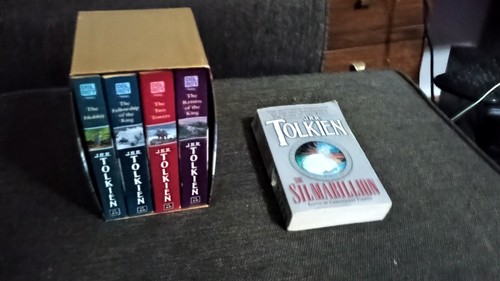 Tolkien Five Book Set: The Hobbit, LOTR Trilogy, And The Silmarillion ...
