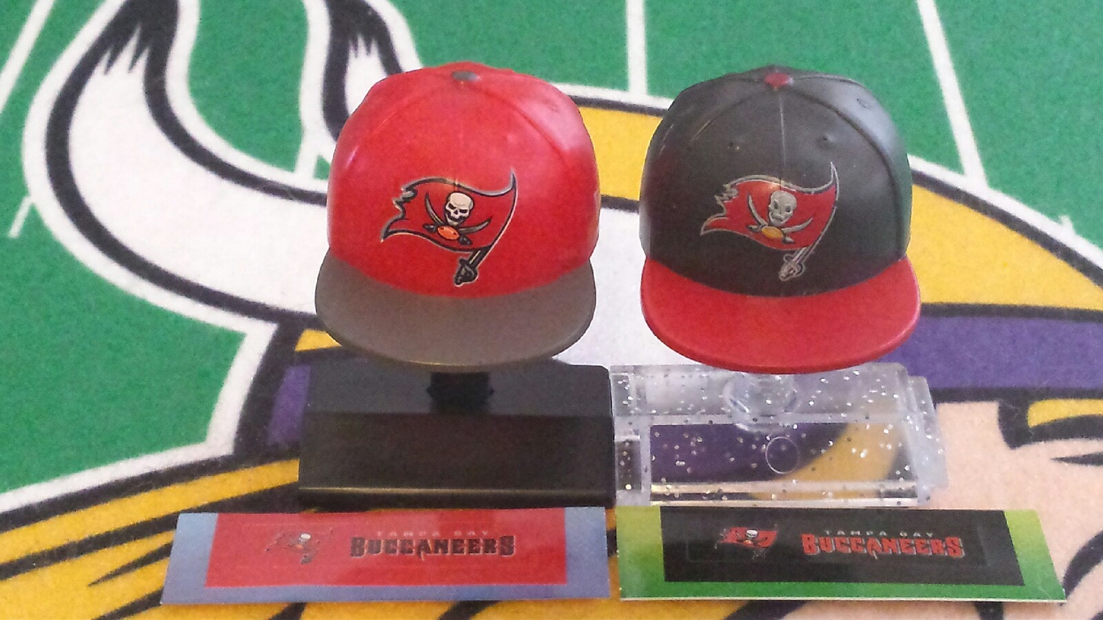 NFL Mad Lids Series 1 & 2 TB Buccaneers 2-pack (2 mini caps/stands ...