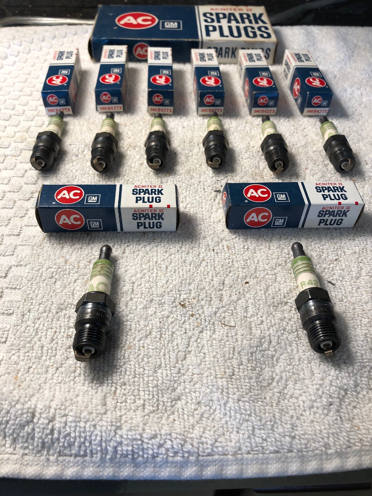 8 NOS Ac R42TX Green Ring Spark Plugs GM 5613562 75 76 77 78 Chevrolet ...