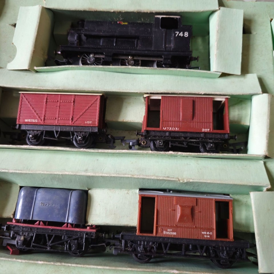 Vintage Hornby Tri-ang Railways Clockwork Model R3Q Train Set 1960s ...