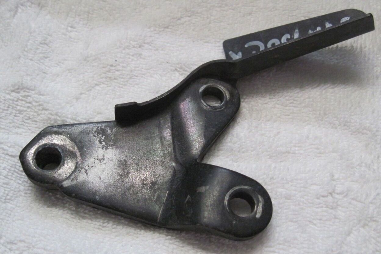 03 Honda Magna VF750C Right Engine Motor Mount Bracket OEM 50138-MZ5 ...