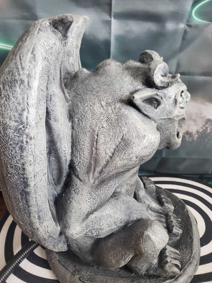 Gothic Deluxe Gargoyle Halloween Latex Foam Prop With Fog Hose For ...