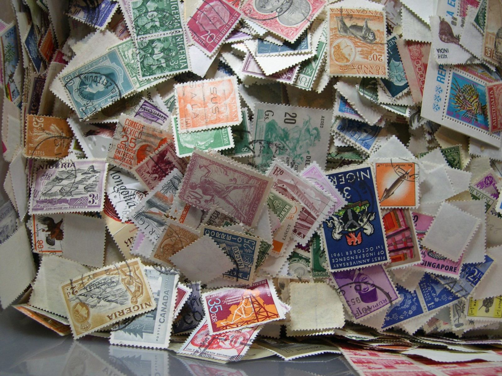 World Wide(no USA) off-paper kiloware 4 lbs about 25,000 stamps | eBay