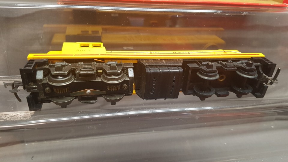 TRIANG R155 T/C SERIES YELLOW & RED STRIPE BO-BO DIESEL RS2 SWITCHER ...