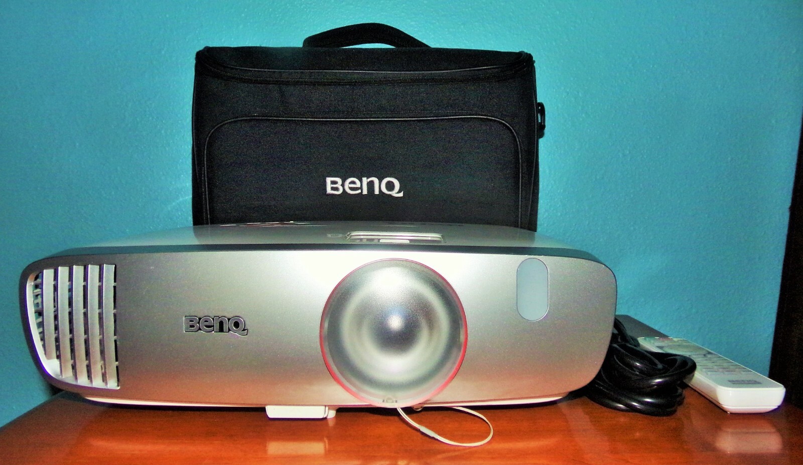 BenQ HT2150ST 1080P Short Throw Projector Very Good Condition N BenQ HT2150ST 1080P Short Throw Projector Very Good Condition N