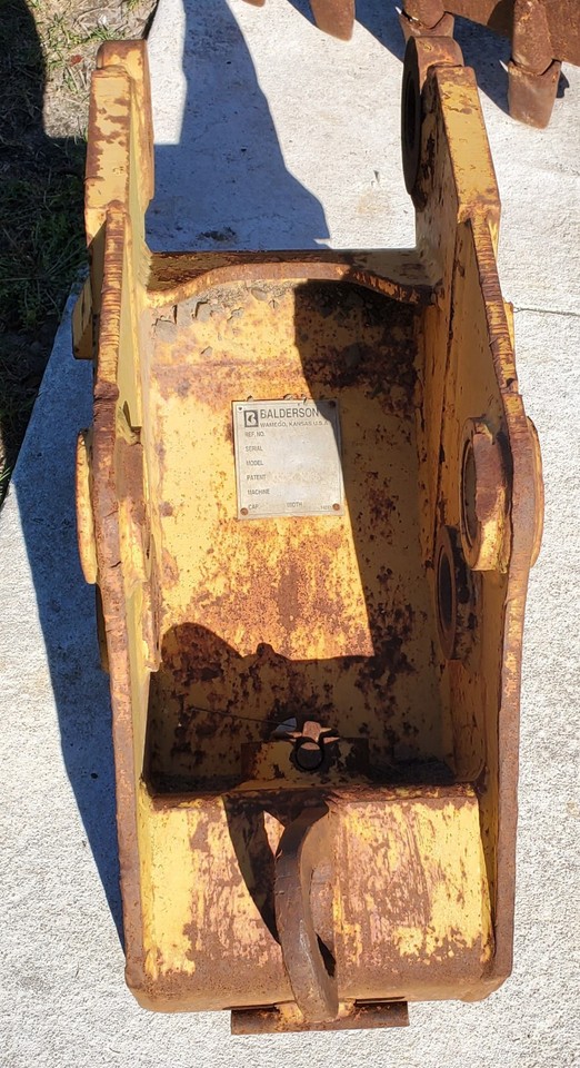 Wain-Roy ½ yard style excavator coupler (Tag QC33/35) 60/70mm pins 2½ ...