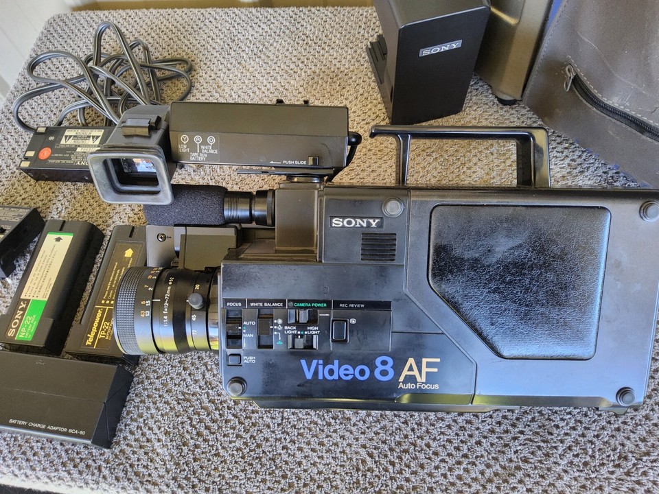 Vintage Sony CCD-V8AF 8mm Video 8 Video Camera Recorder Bundle | eBay