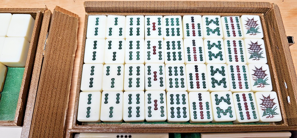 Vintage Bamboo and Bone Mah Jong Mahjong Set Tiles Wood Box - 142 tiles ...