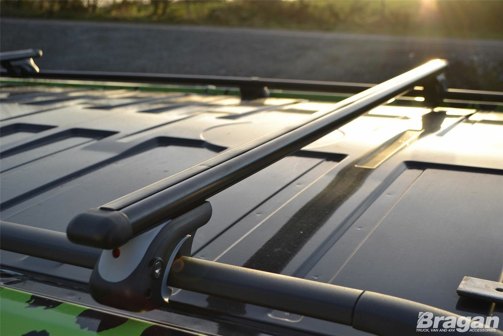 Roof Rails BLACK + Cross Bars + Stops To Fit Vauxhall Opel Vivaro C 19 ...