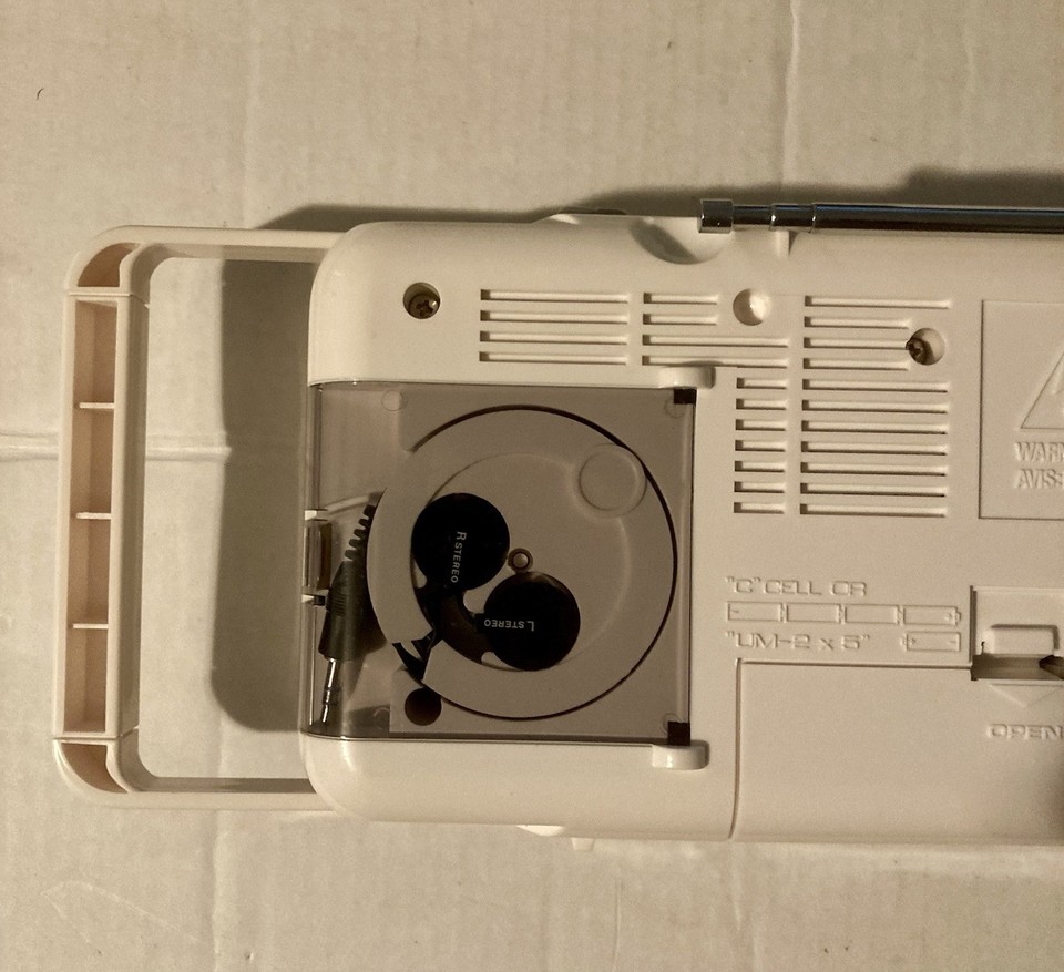 Vintage Realistic Boombox SCR-40 AM/FM Cassette Recorder Early 80's ...