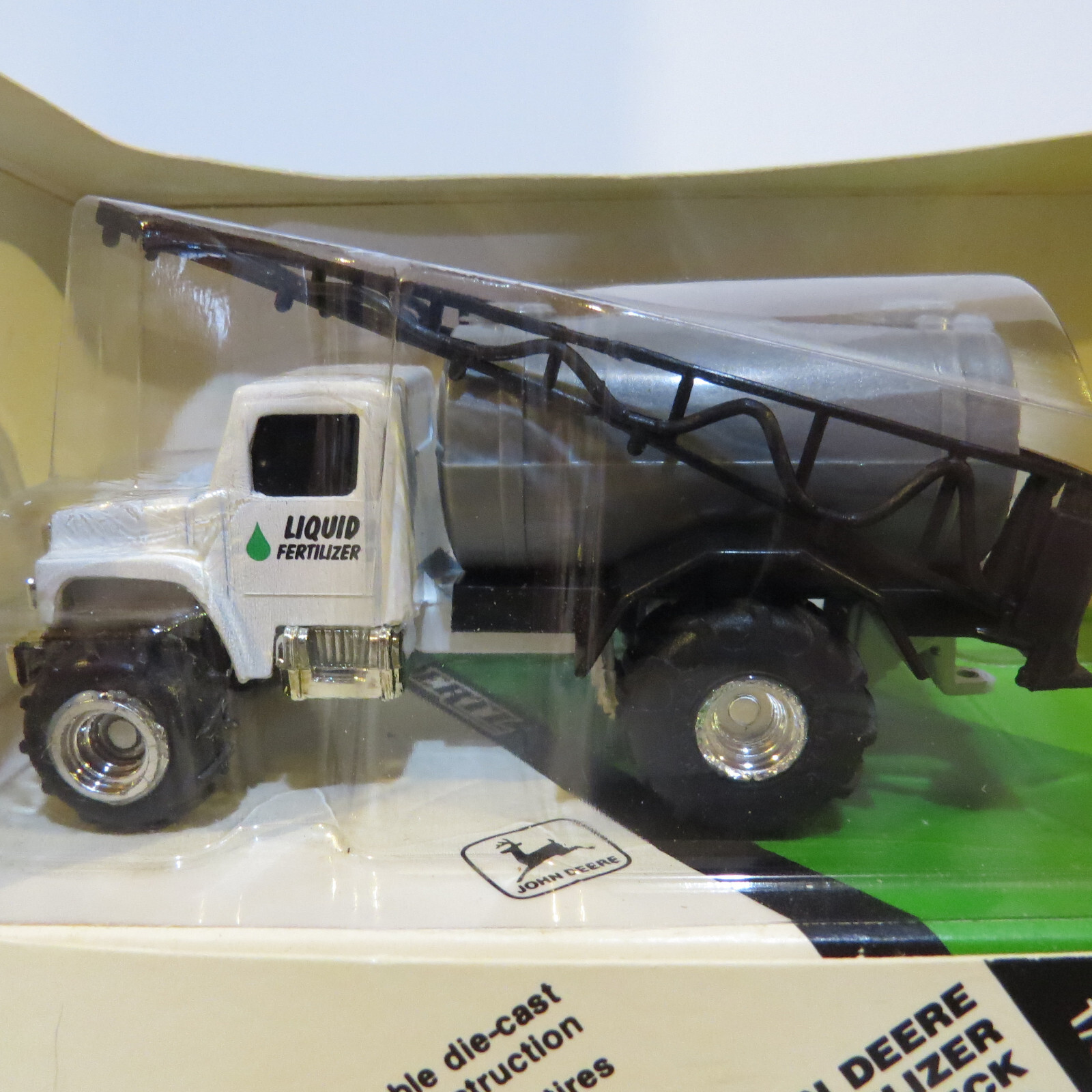 Ertl John Deere Fertilizer Truck 1/64 JD-5544-10EO-B | eBay