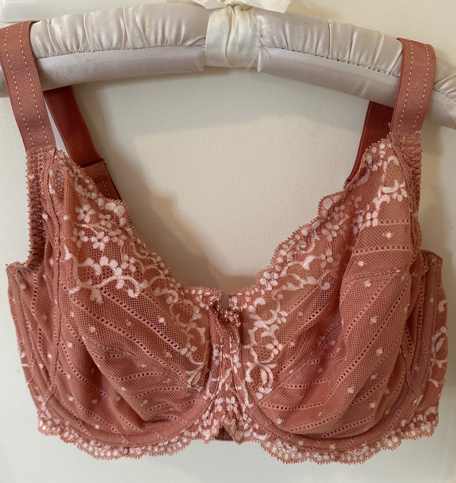 Pink lace Chantelle Bra 32DDDD - Gem