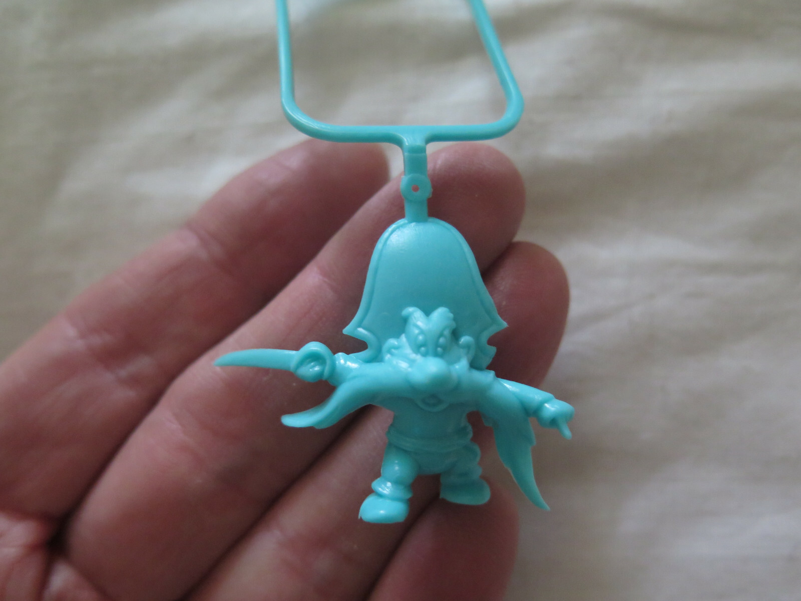 1971 COTTEES DRINK PLASTIC KEY RING TOY YOSEMITE SAM in AQUA UNDAMAGED ...