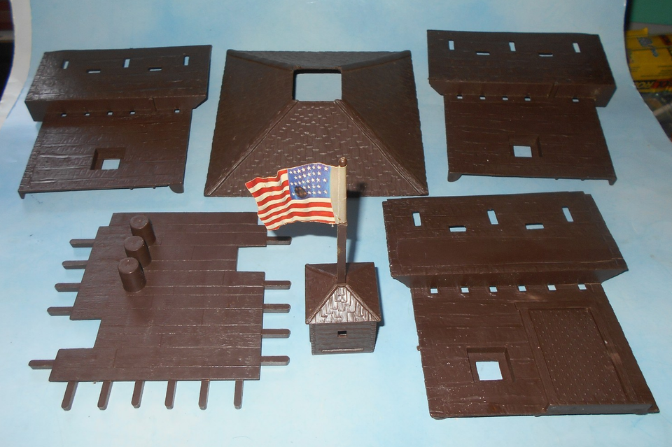 Vintage 1960-70s Marx Fort Apache Play Set Hard Plastic Two Story ...