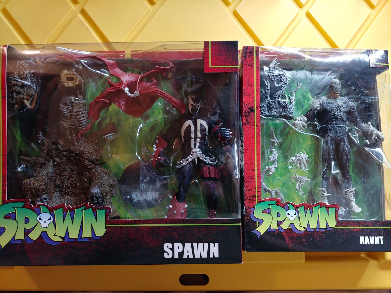 Mcfarlane Toys Spawn's Universe Deluxe Spawn on Throne/ Haunt 7-Inch ...