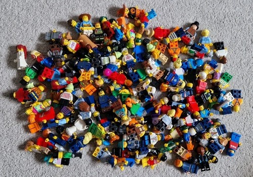 LEGO Minifigures bundle job lot 20 x Minifgures and 20 x Accessories ...